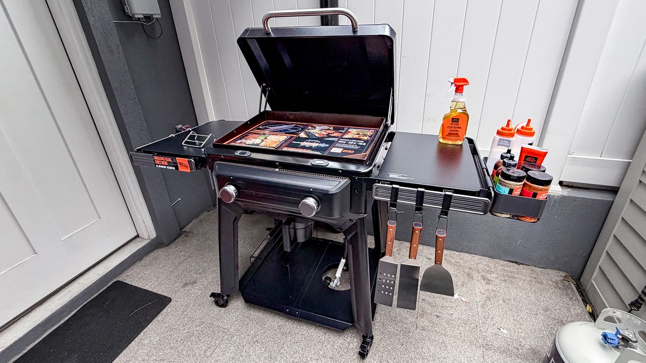 I ditched my grill for a flat-top griddle in 2025 — here's why I'm ...