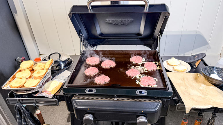 I ditched my grill for a flat-top griddle in 2025 — here's why I'm ...