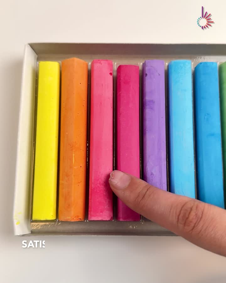 Using chalk to create a unique color😍