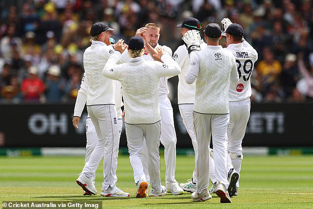 Aussie star dishes up VERY blunt two-word in response to rumours of MCG ...