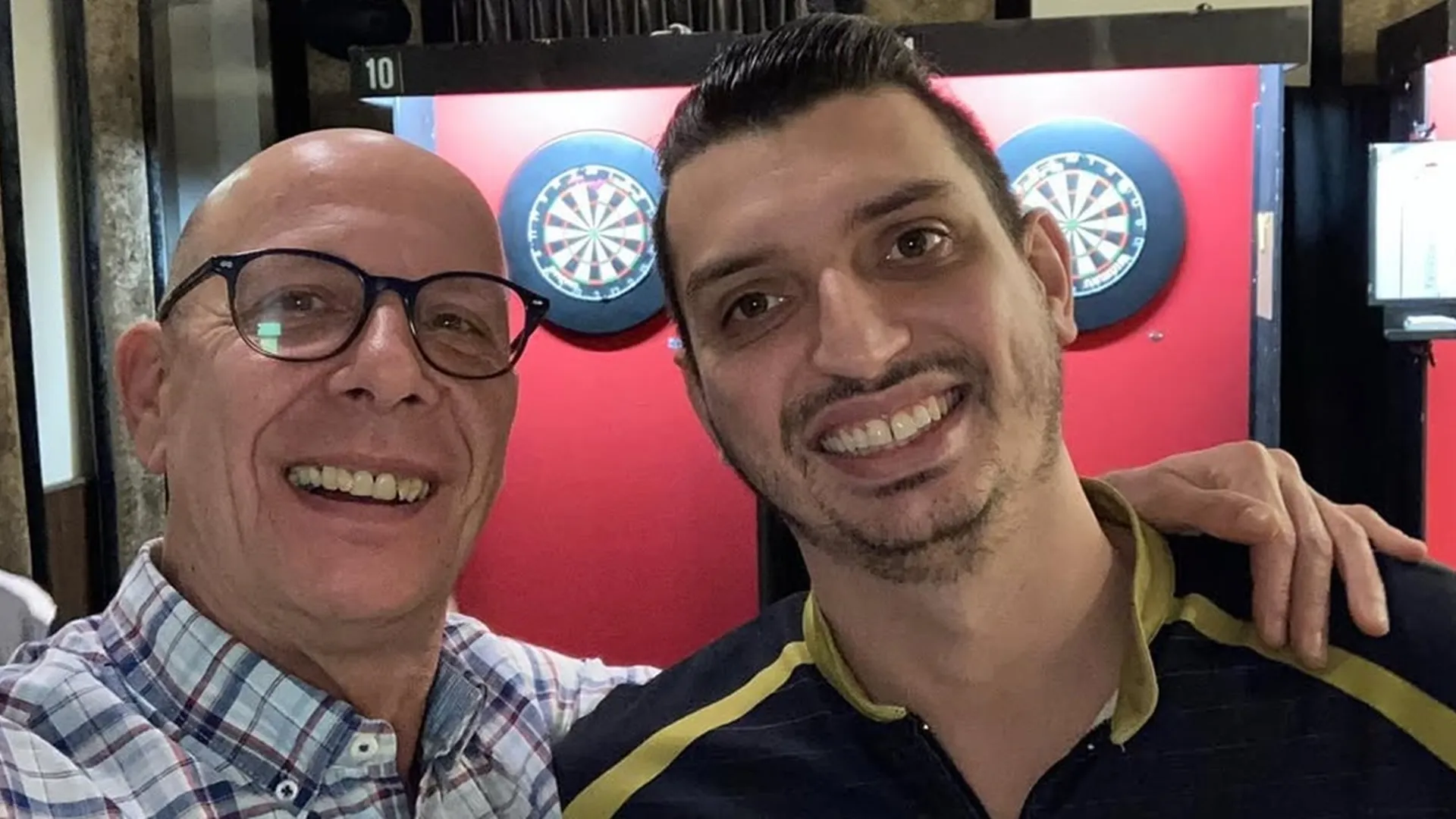 Het verhaal van Co Stompé: van profdarter naar een doodnormale baan