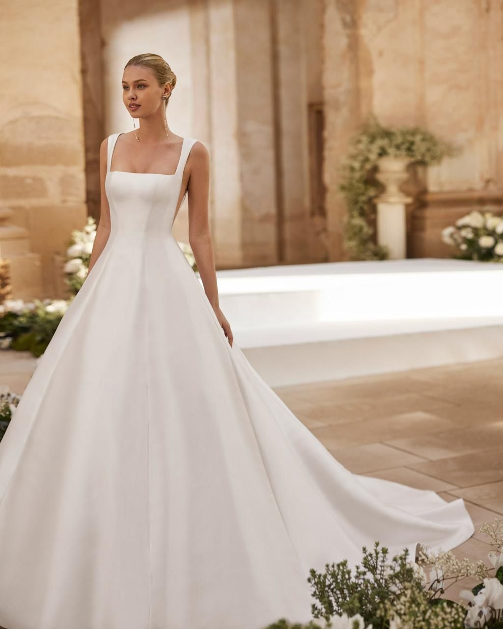 An impeccable, immaculate bridal look: Behind the scenes at Carla ...