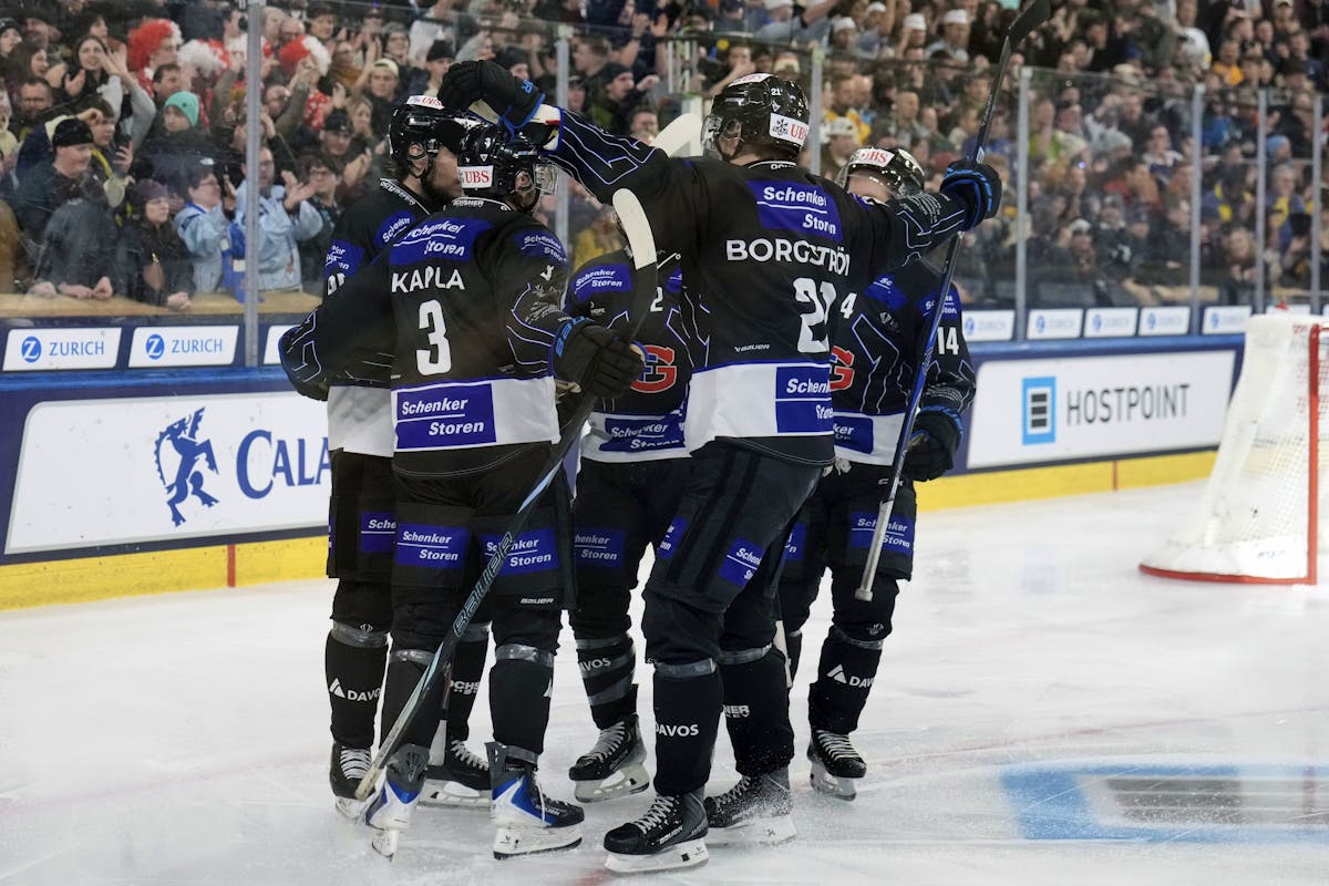 Gottéron bat l'IFK et rejoint le carré d'as de la Spengler