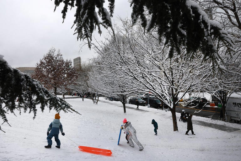 It’s snowing! How a massive cold front changed the global map to winter ...