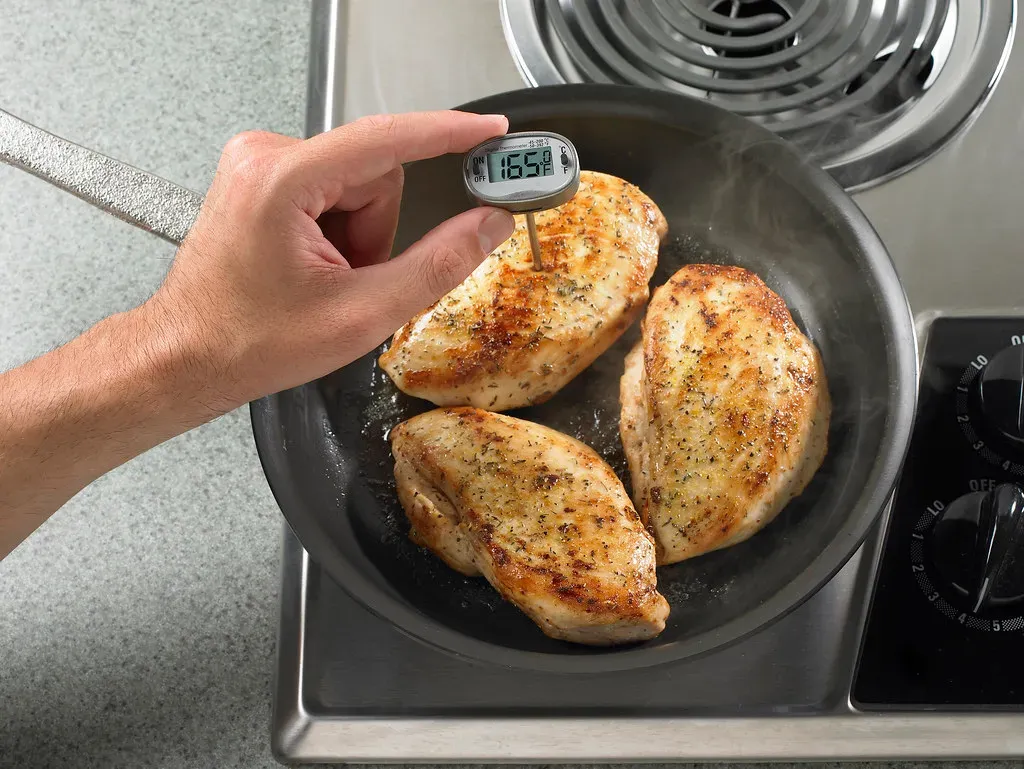 10 red flags health inspectors notice the moment they step into a kitchen