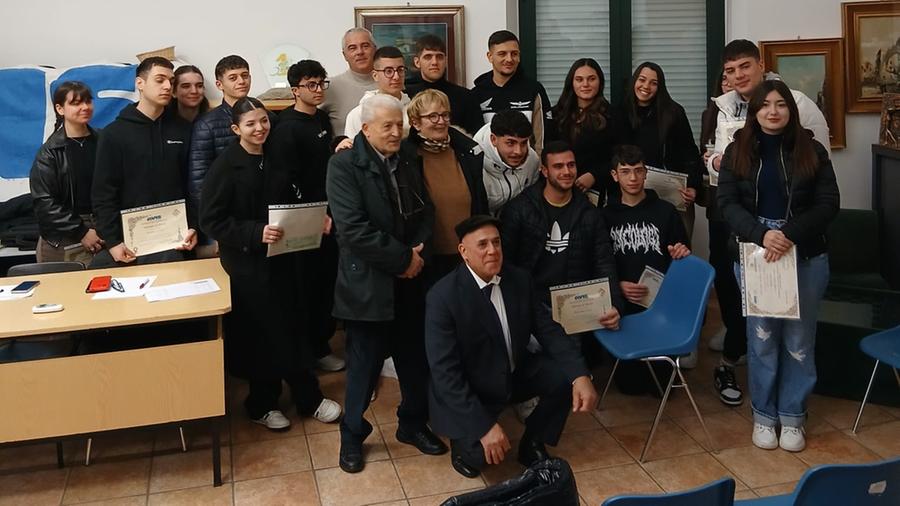 Lanusei, l'Avis Ogliastra premia i giovani donatori: consegnati 22 ...