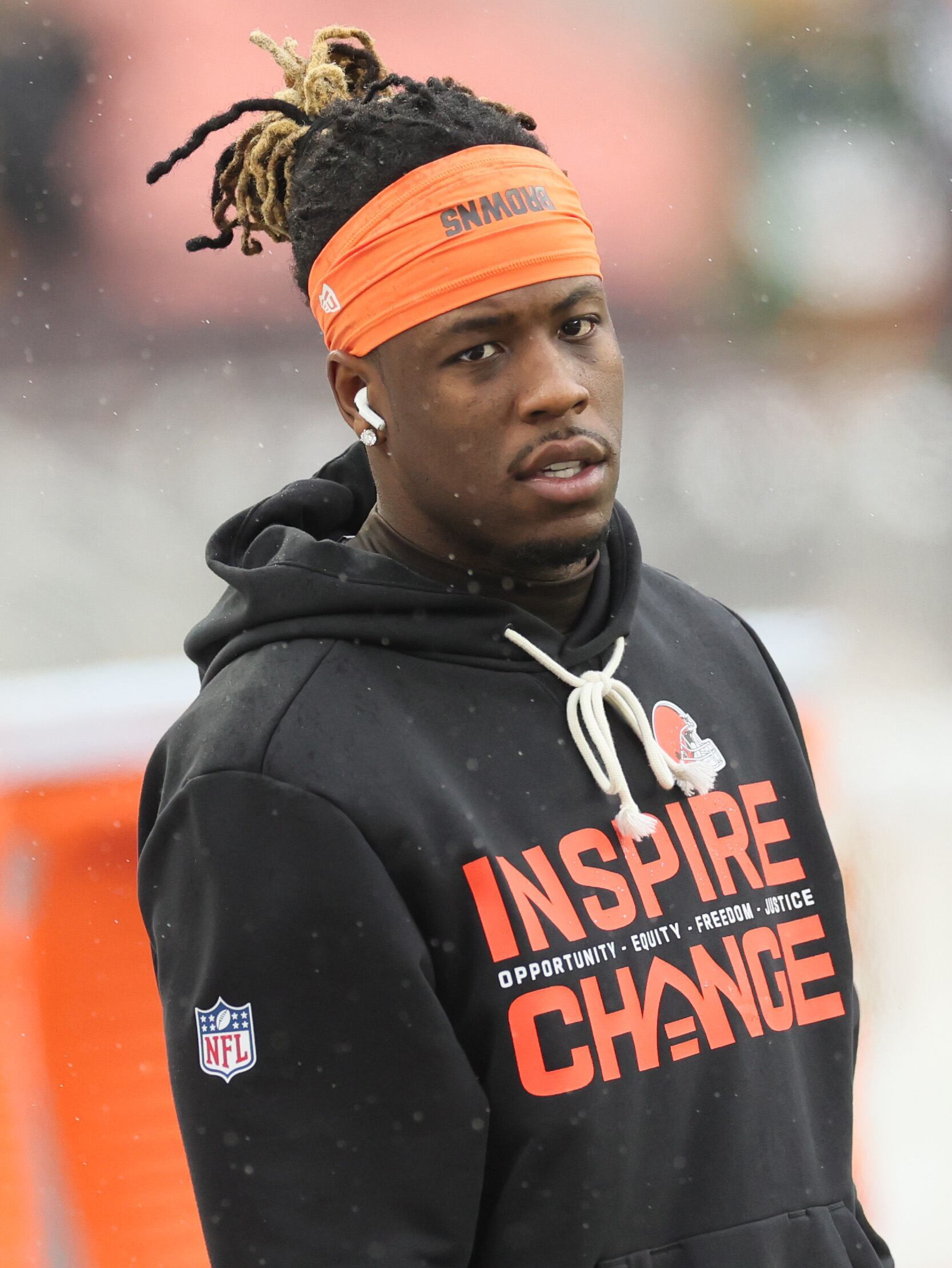 Shedeur Sanders has a strong first half as Browns lead Steelers – Terry ...