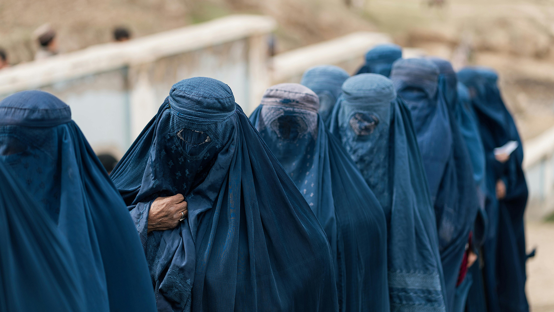 Deprived of schooling, Afghan girls defy the ban to learn