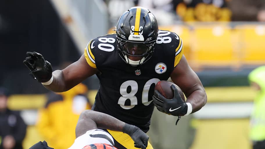 Steelers TE suffers broken arm before division title game