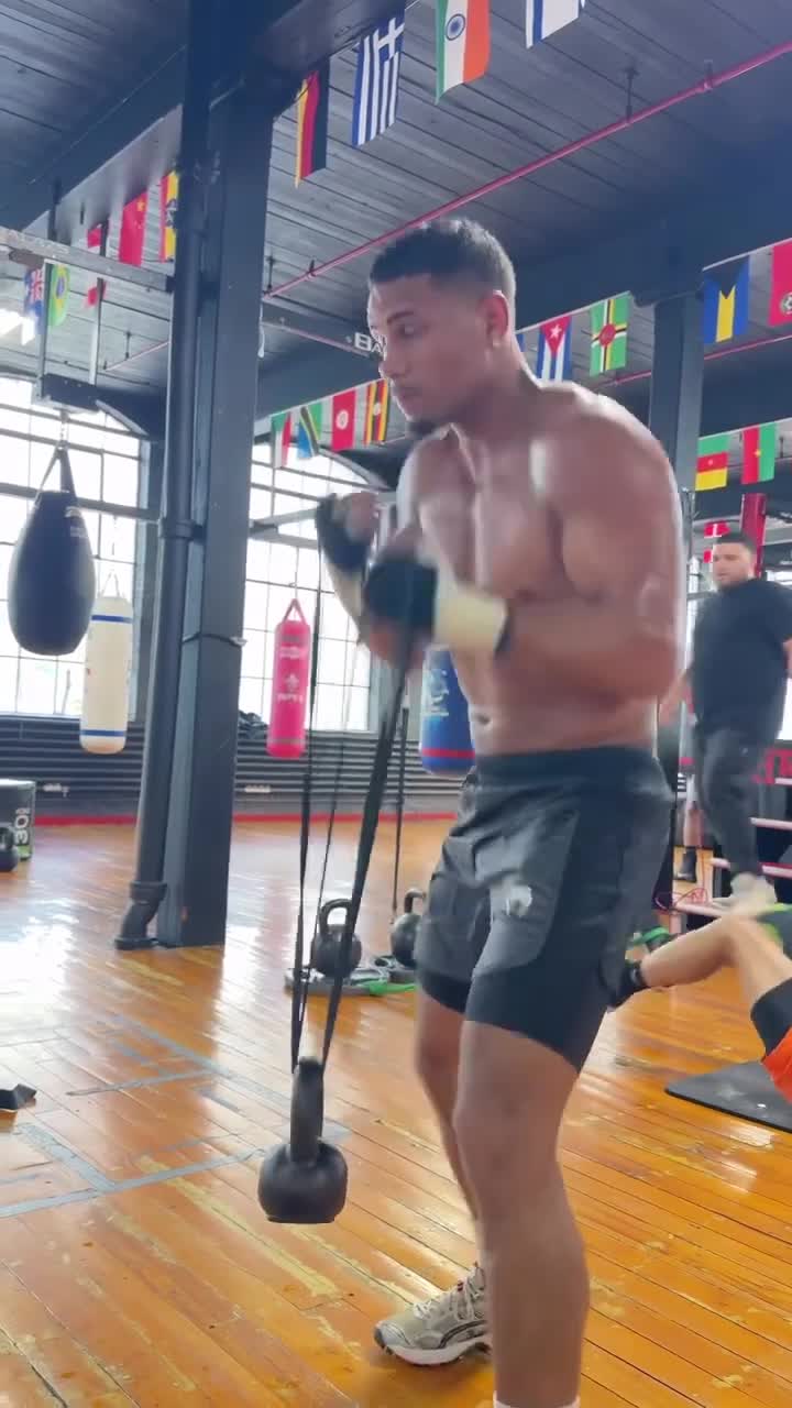 Jamaine Ortiz back in the gym looking sharp👀