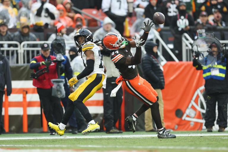 Browns QB Shedeur Sanders finds Harold Fannin Jr. for TD vs. Steelers