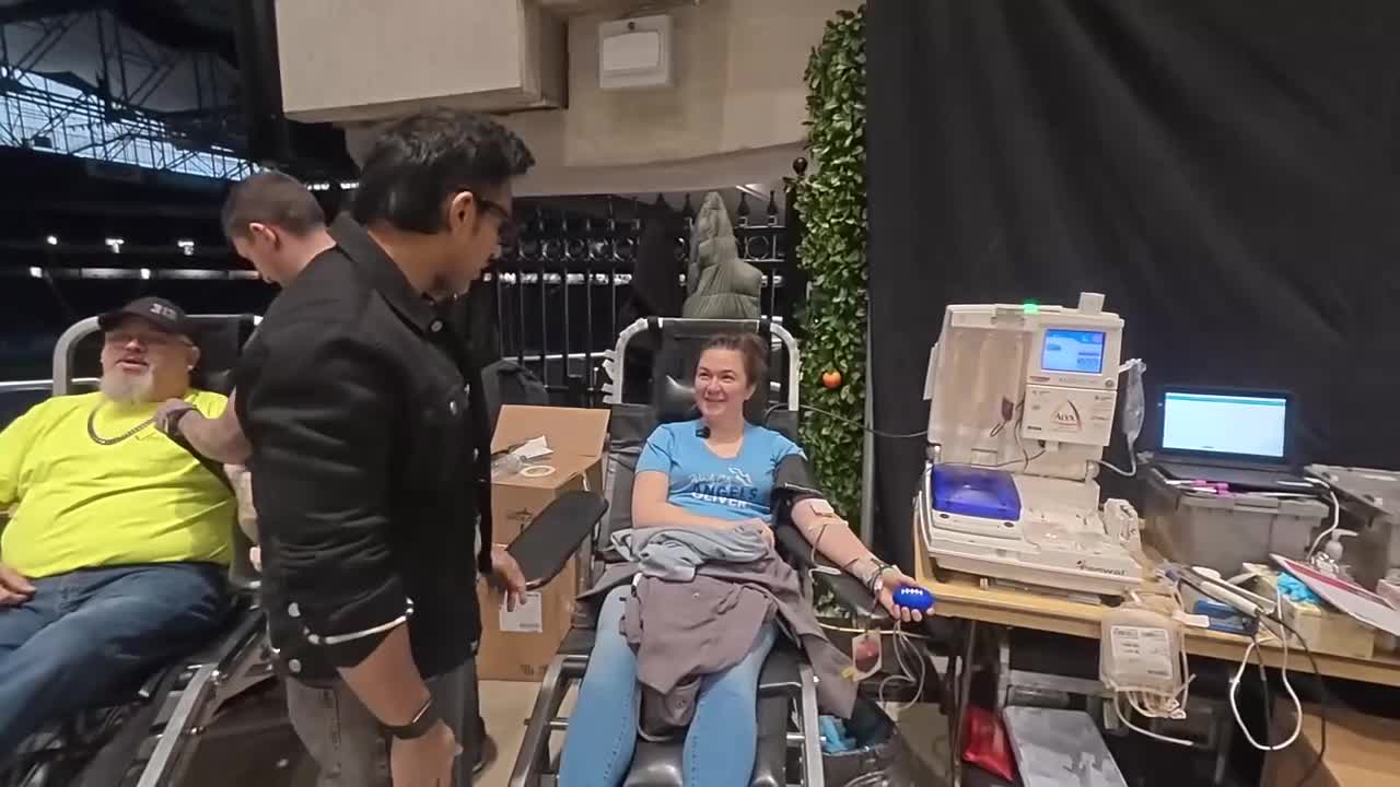 Detroit Lions fans tackle blood shortage during Ford Field drive