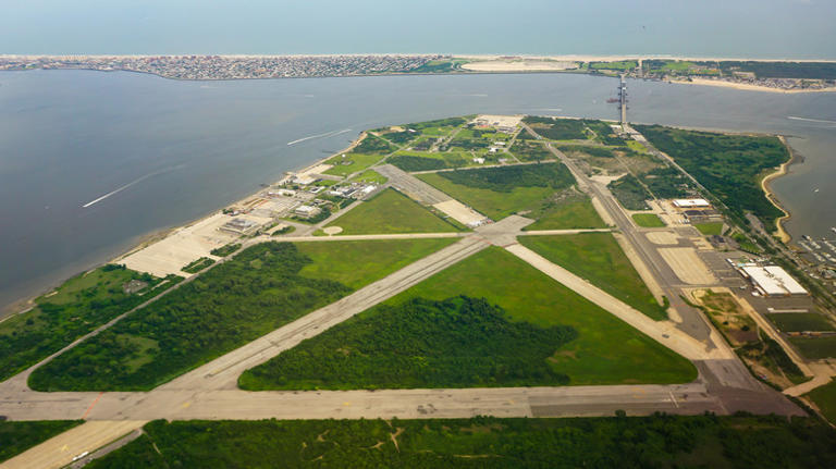 5 abandoned airports in America that were once-thriving travel hubs