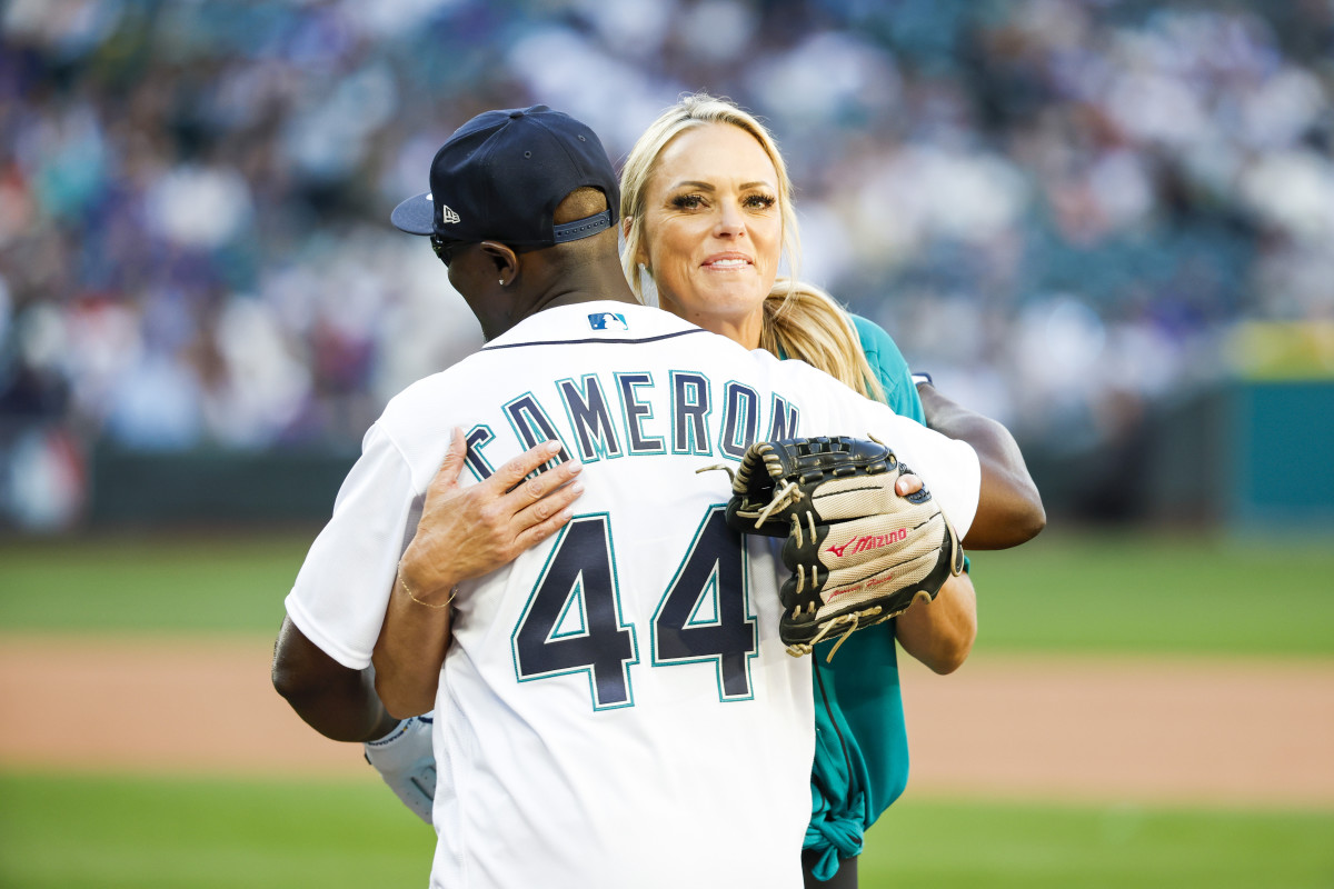 Ex-MLB star Mike Cameron announces mother's death