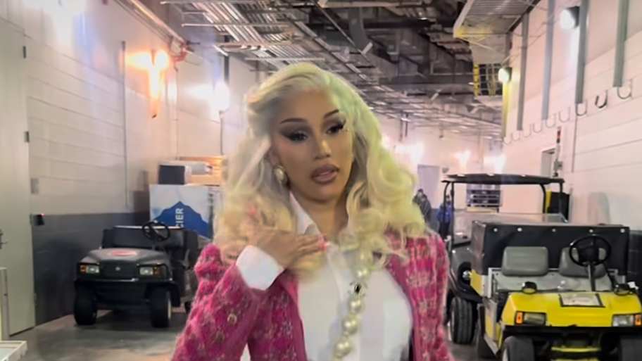 Cardi B ditches bf Stefon Diggs after Patriots win, slaying stunning skirt