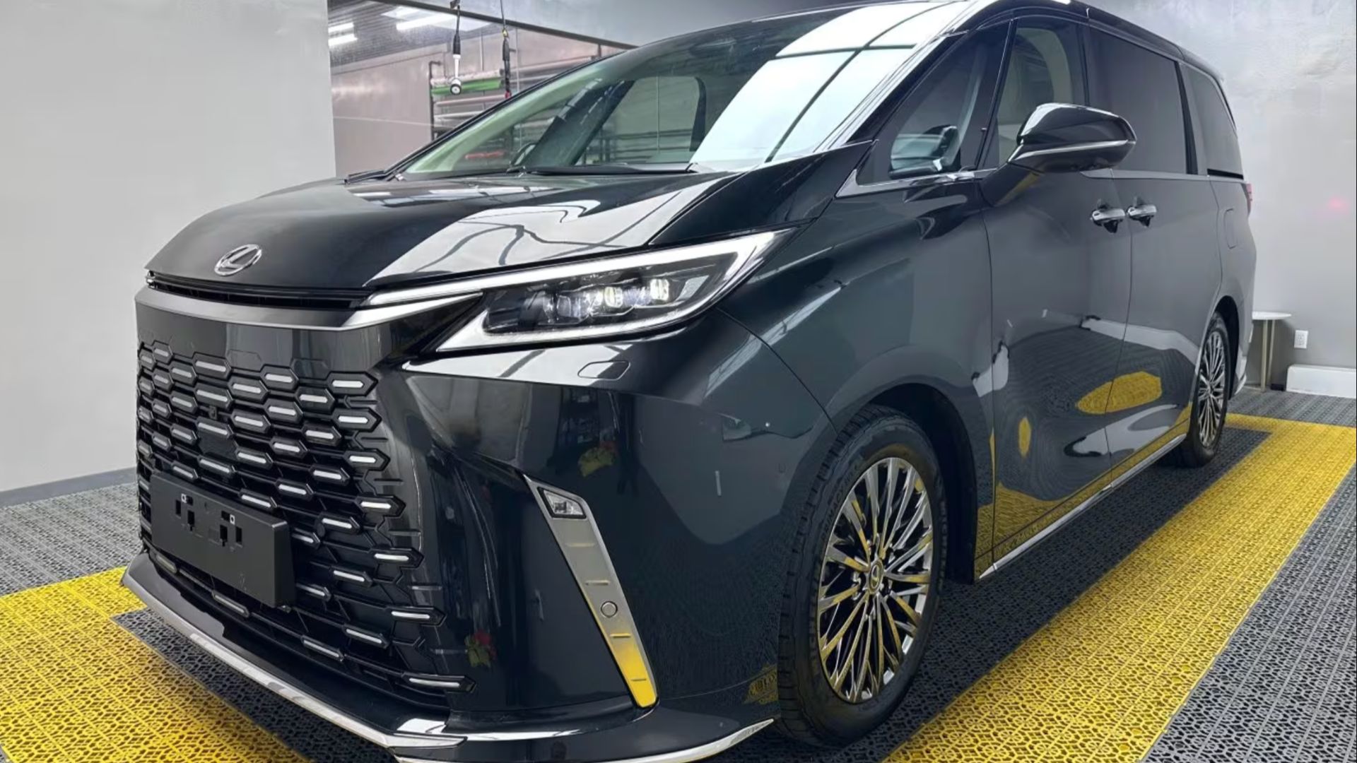 California Lexus LM minivan has exotic-car pricing