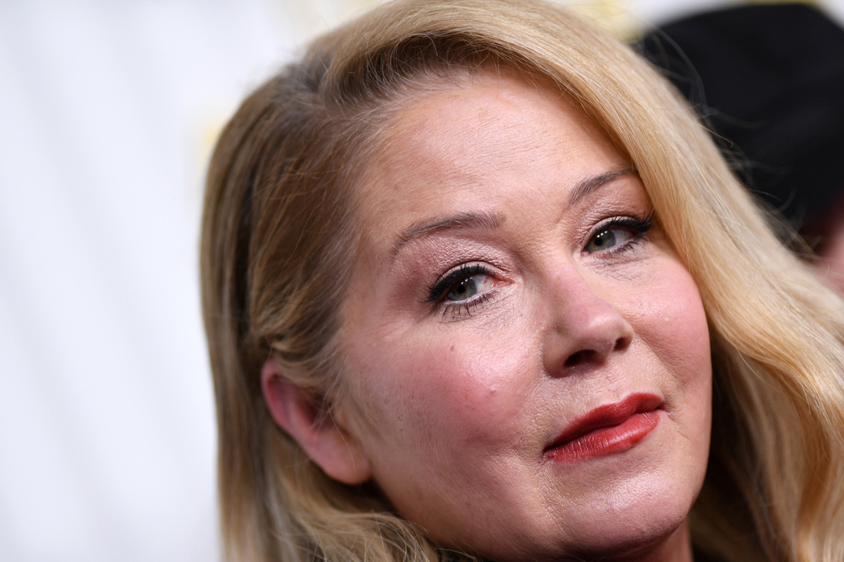 Unvorstellbare Schmerzen: Christina Applegate wegen MS mehr als 30 Mal ...