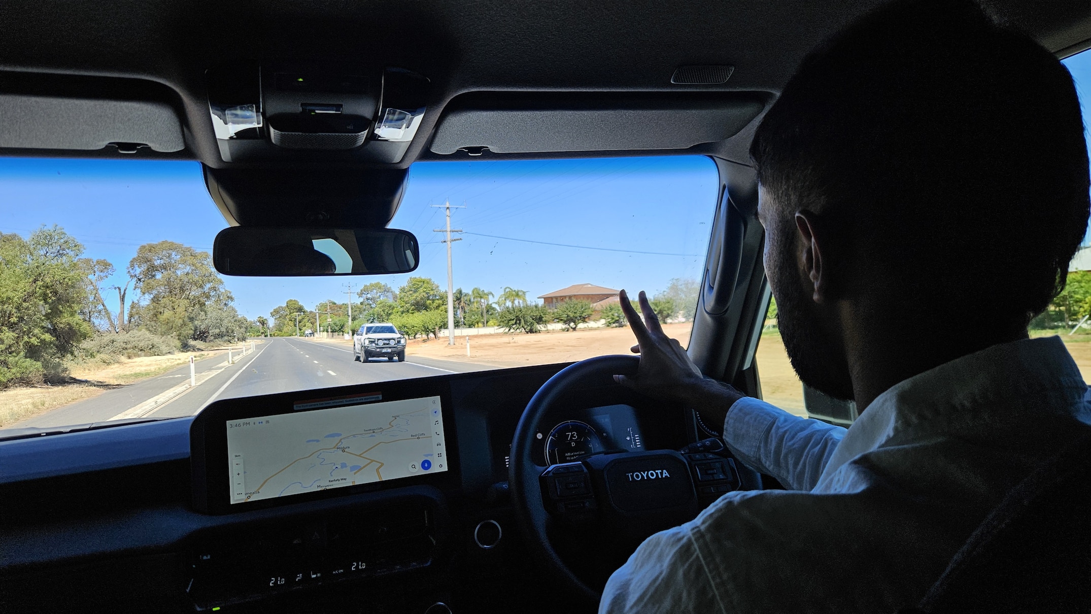 Australia's driver courtesy wave dying out, say truckies, but ...