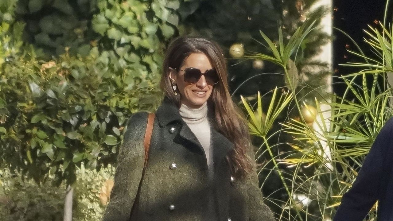 Amal Clooney's Chelsea boots and khaki coat are the chic wardrobe ...