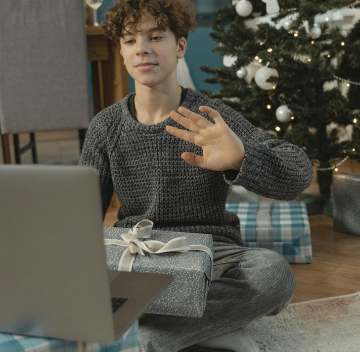 J’ai refusé d’acheter un cadeau de Noël à mon beau-fils, car il ne fait ...