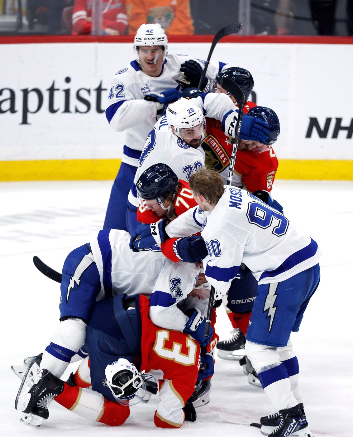 LNH : Anton Lundell et Scott Sabourin mis à l'amende après le match ...