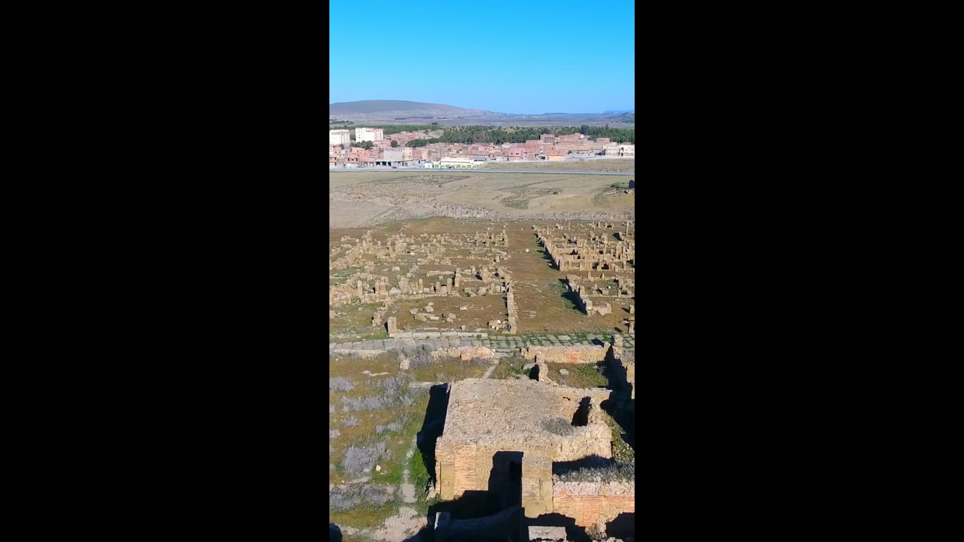 Timgad terungkap: pemandangan kota Romawi kuno Aljazair dari drone