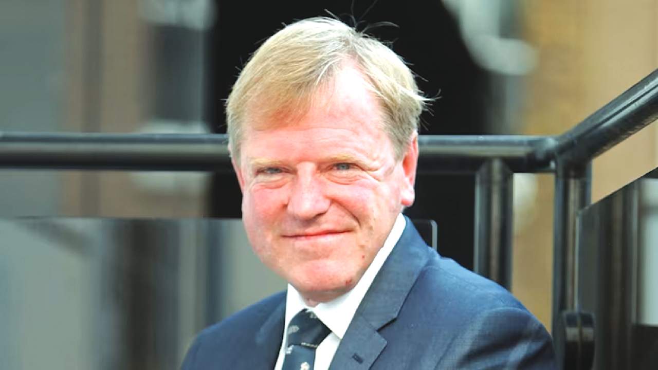 Hugh Morris dies at 62