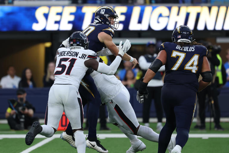 Texans PFF grades: Top & bottom offensive players in win vs. Chargers