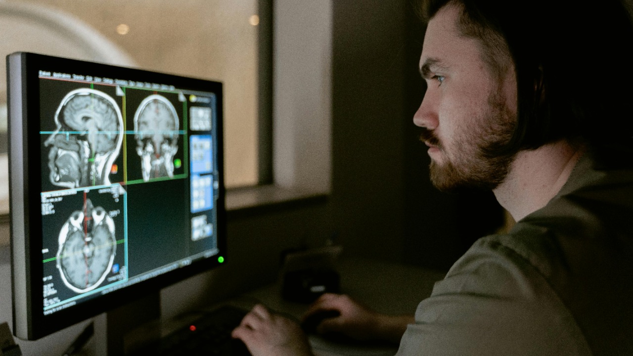 Intermittent fasting may rewire brain activity, early data suggests