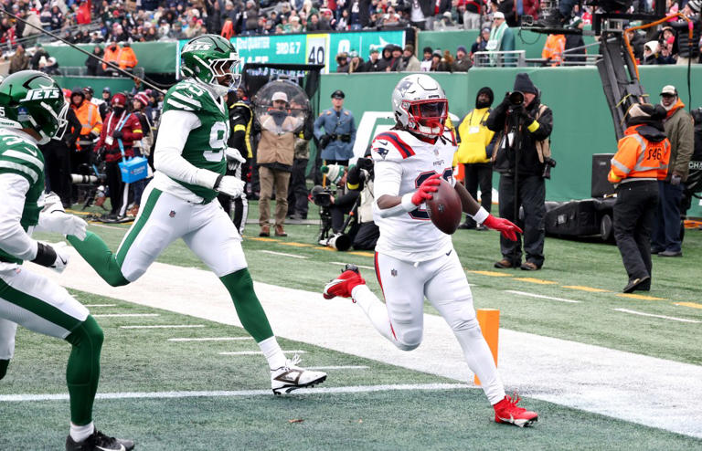 Jets’ pathetic season somehow hits new low with destruction by Patriots