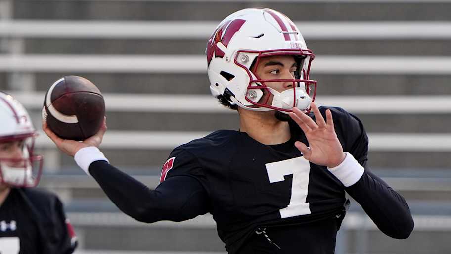 Former Wisconsin Badgers quarterback goes back into transfer portal for ...
