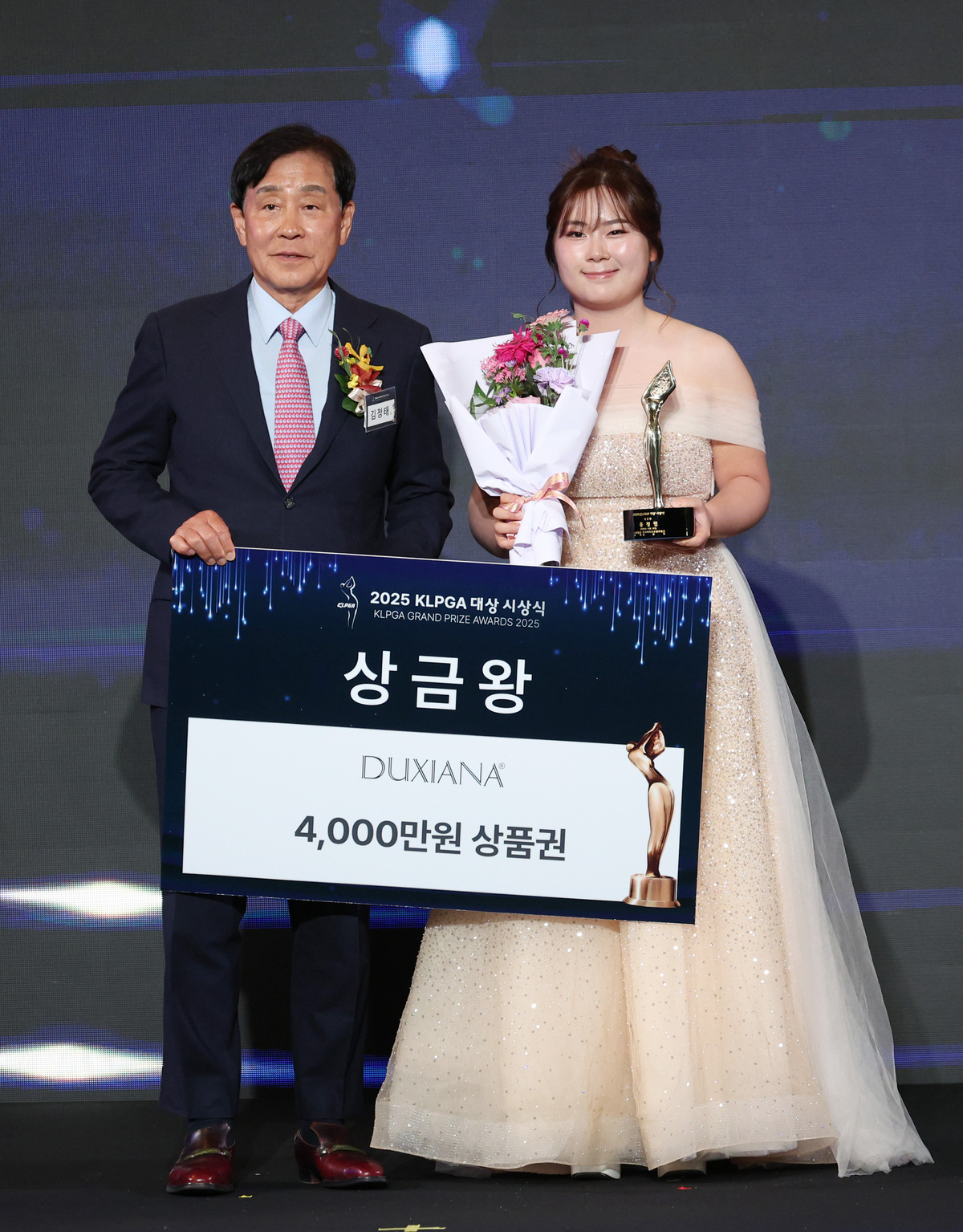 ‘300억 시대’ 열고 몸집 불리는 KLPGA, 차기시즌 최대 규모 예약… 역대 최다 ‘10억 클럽’ 쏟아질까