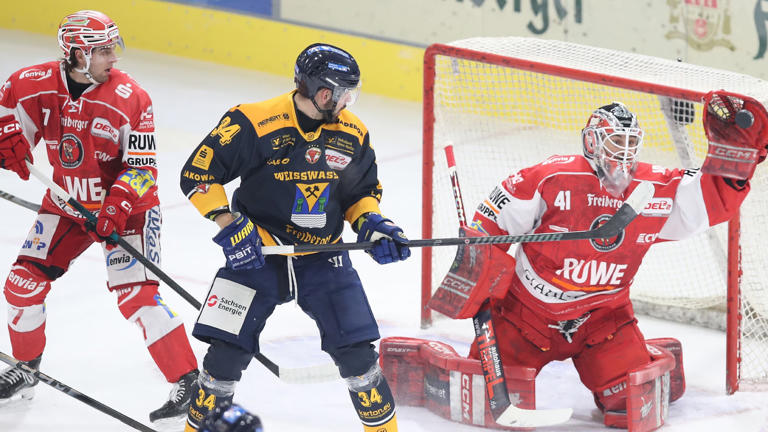 Eishockey in Weißwasser: Lausitzer Füchse mit Niederlage und Pech in ...