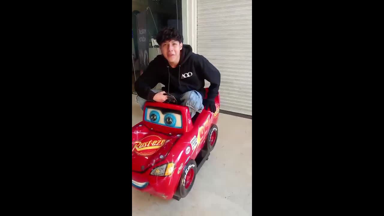 Man falls off coin-operated ride in Mexico