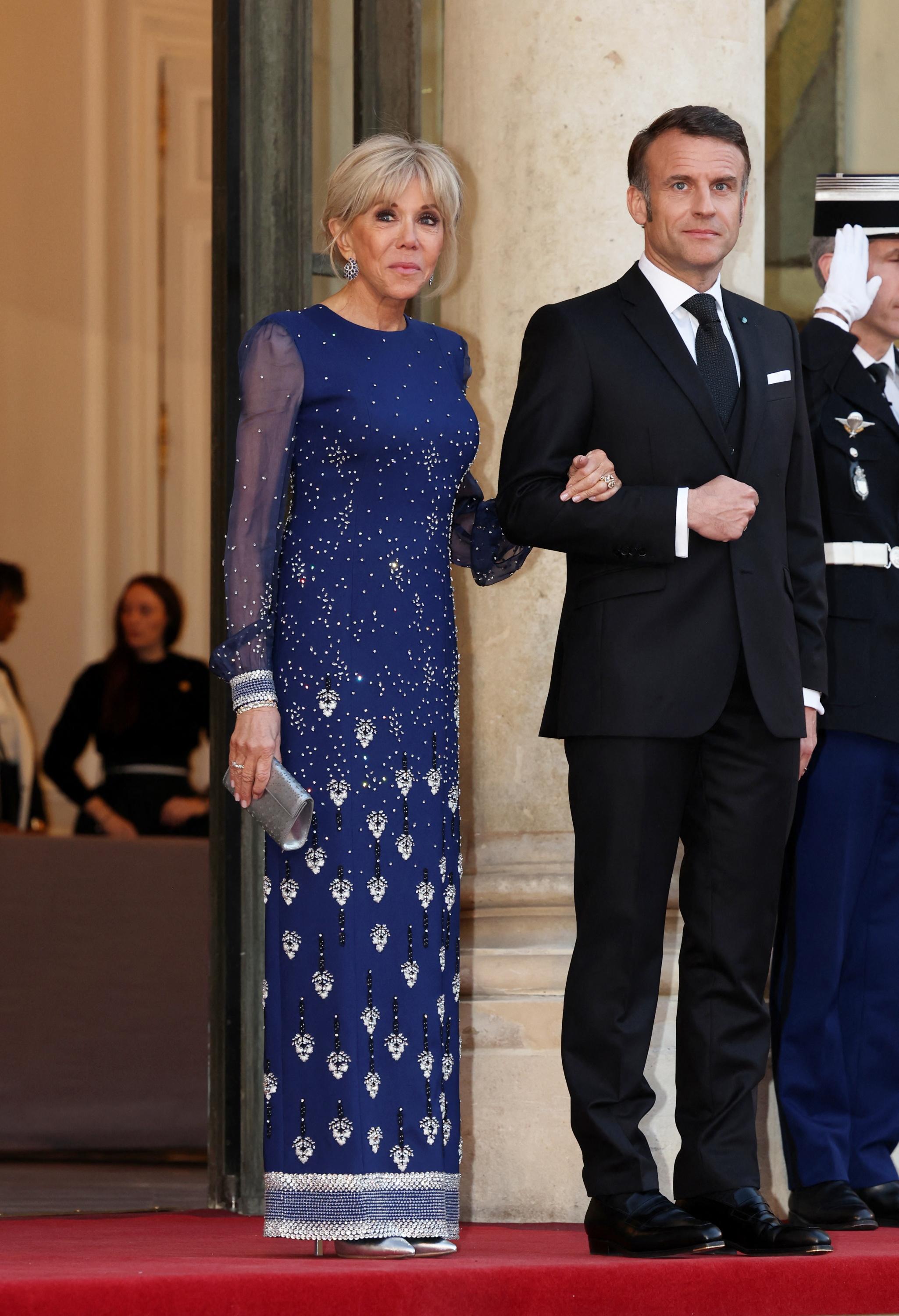 Brigitte Macron : robes couture, blazers chic, pièces en cuir... retour ...