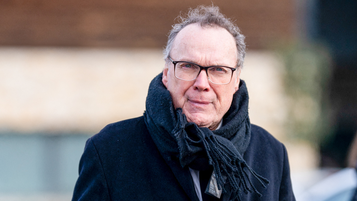 « Il l’a flinguée! » : Julien Lepers accuse Samuel Étienne pour l’arrêt ...