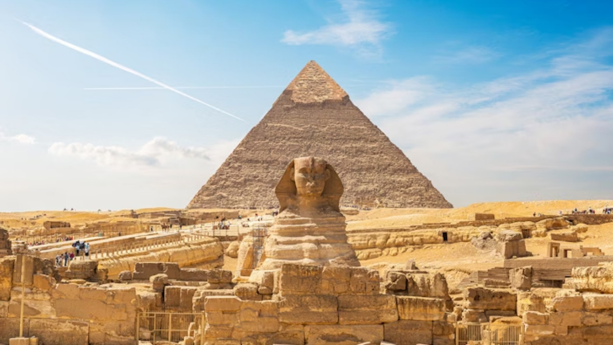How tall is the Pyramid of Giza? Check height, facts & history!
