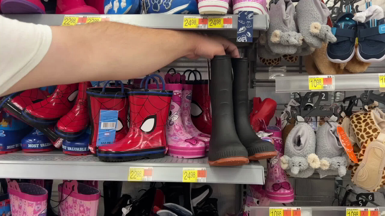 Flower-filled boot door hanger