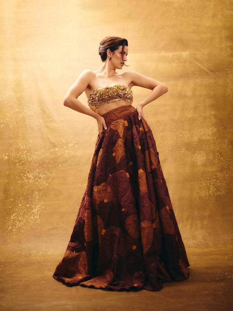 Natasa Stankovic brings celestial drama in AJSK rustic brown lehenga ...