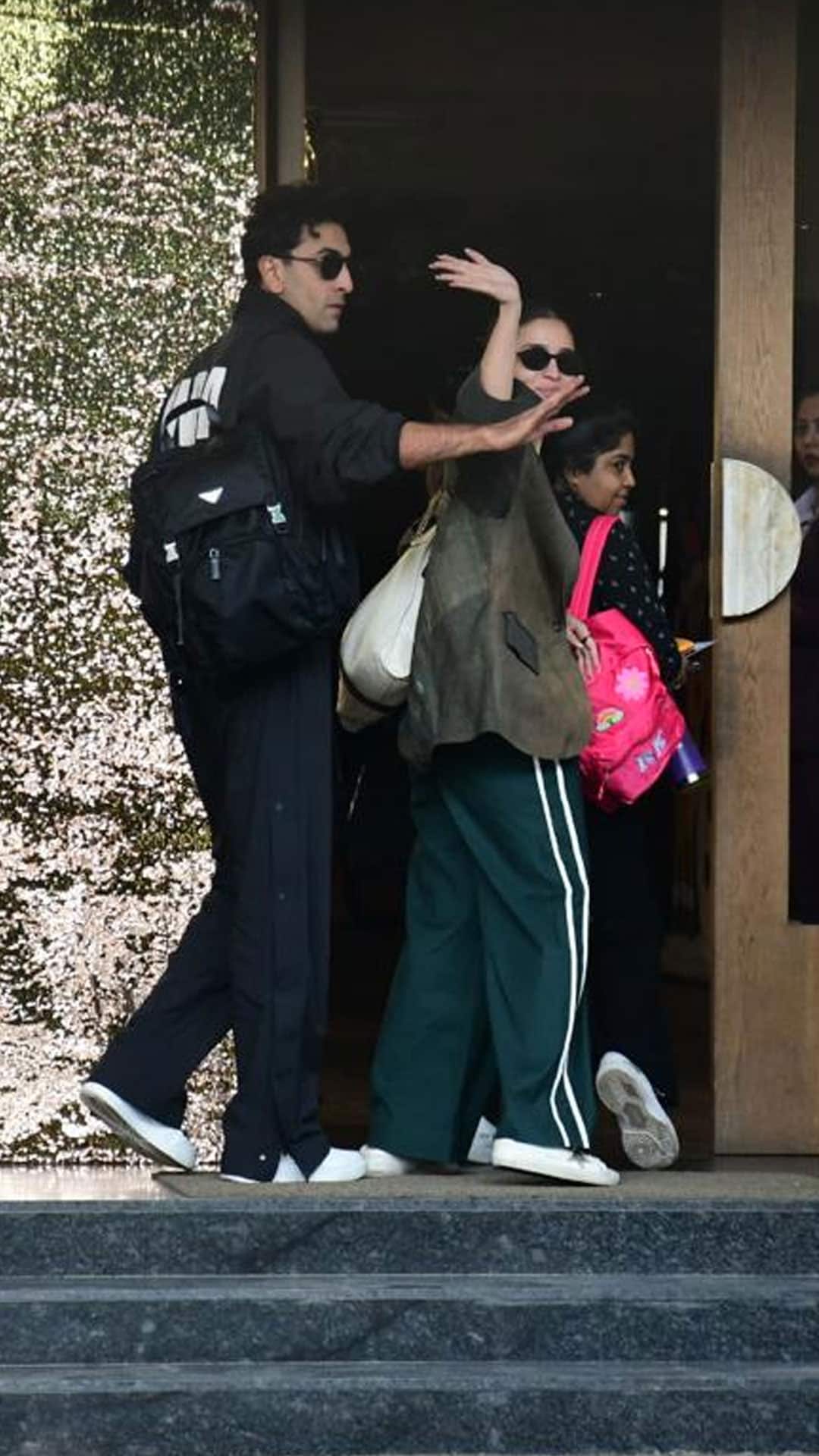 Ranbir Kapoor flaunts clean-shaven look as he jets off with Alia Bhatt ...