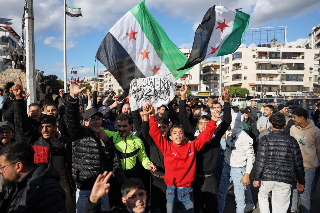 Protesters clash in Syria after deadly Alawite mosque bombing
