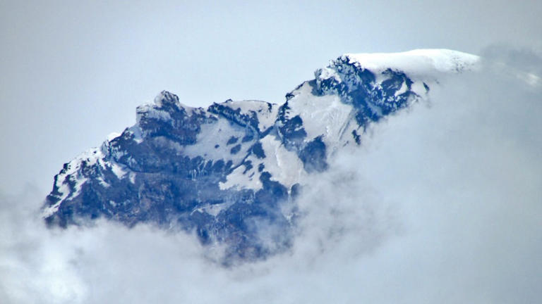 Blizzard strands hundreds as Everest turns deadly, AccuWeather reports