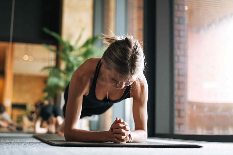 4 bodyweight exercises that strengthen your core as effectively as a plank