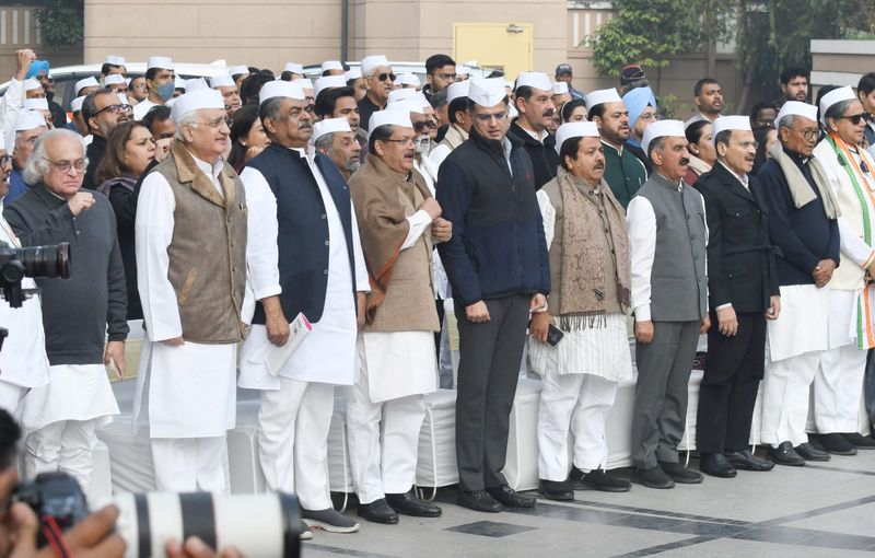 Organisation should be strengthened: Shashi Tharoor backs Digvijaya’s ...