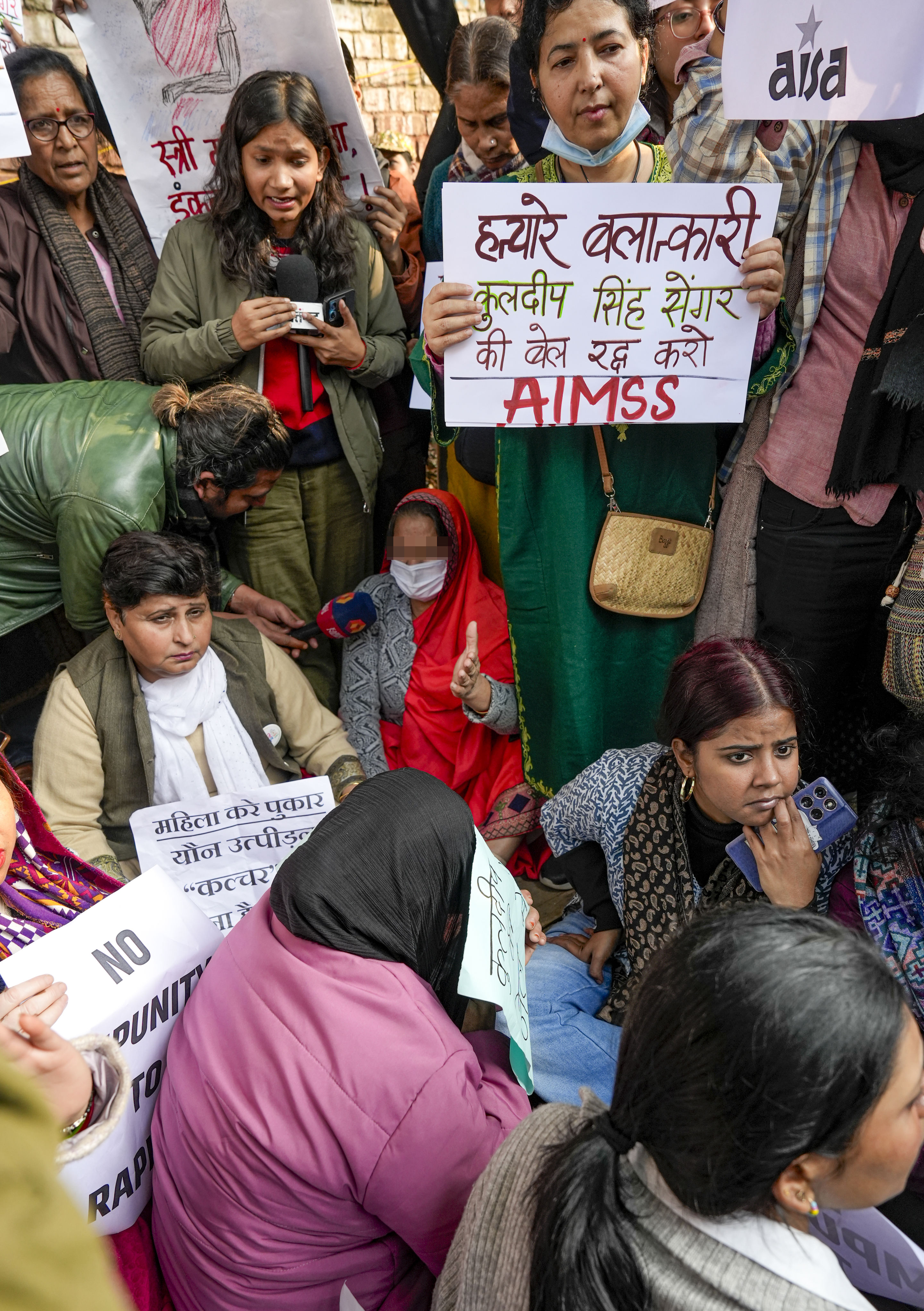 Unnao rape victim, family protest at Jantar Mantar