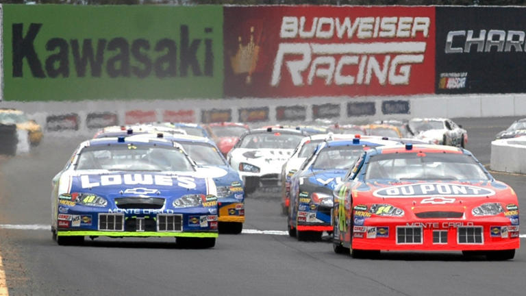 Charter deal finalized as NASCAR reaches settlement with race teams