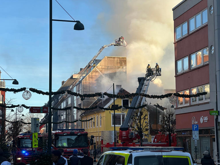 Over 100 evakuert – har kontroll på brannen