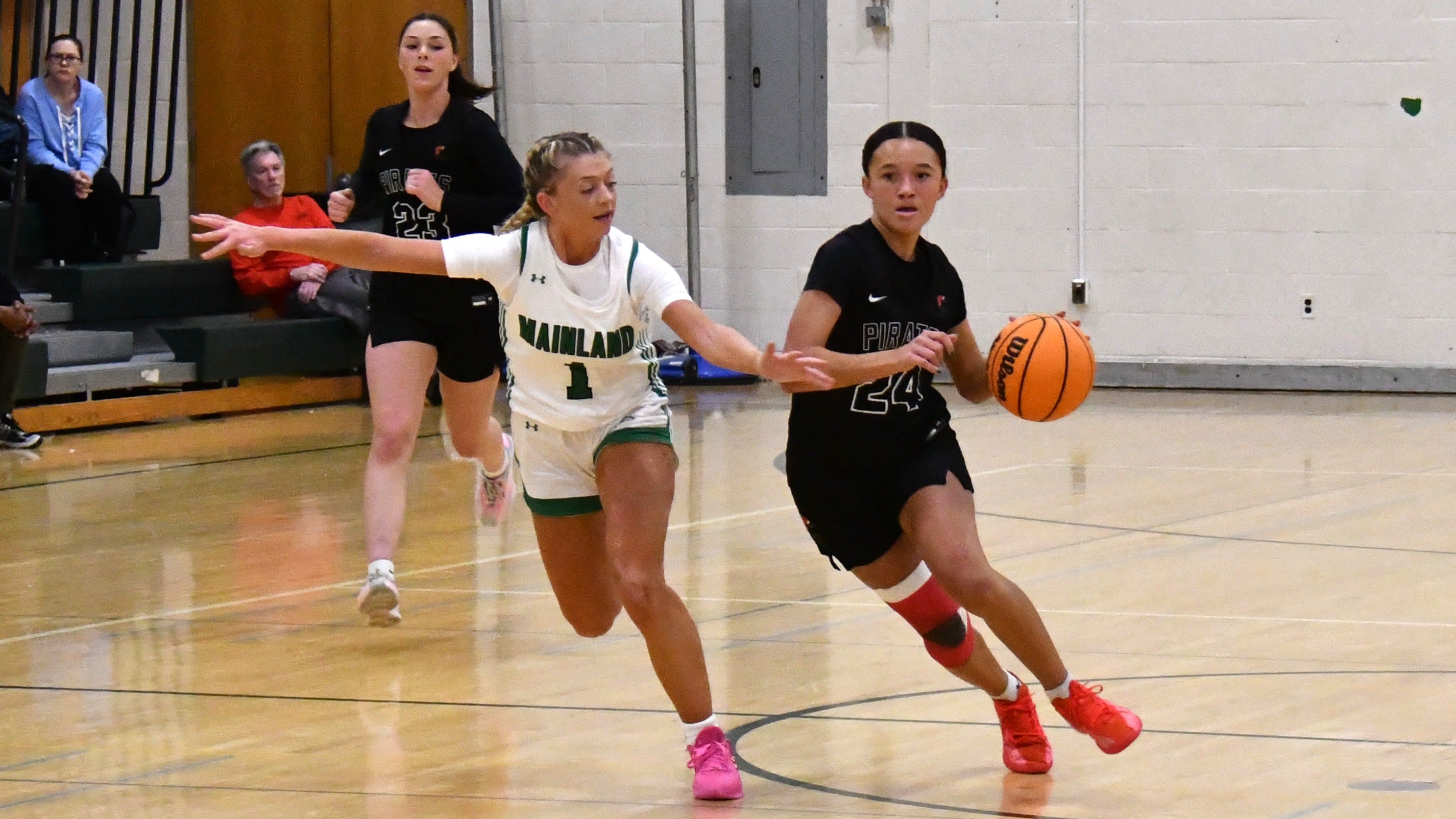 Senior duo is key to fast start for Cinnaminson girls