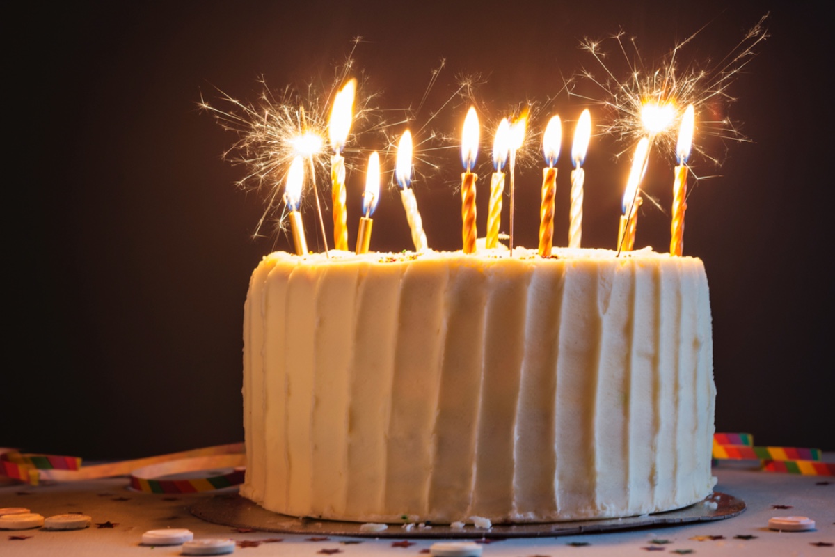 Guess which acting icon and TV news legend were both born on this date ...