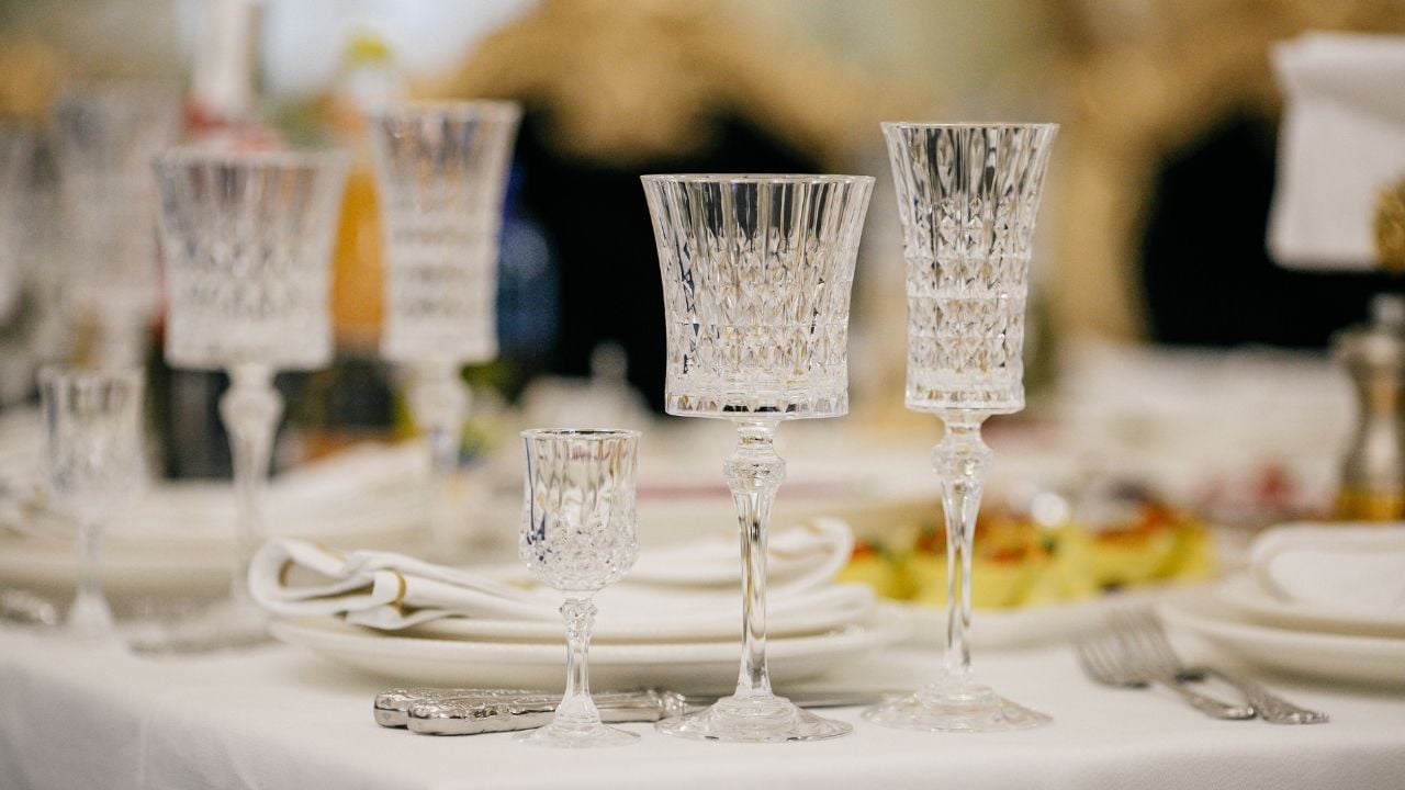 Après les repas de fête, ce choix de lavage peut altérer vos verres en ...